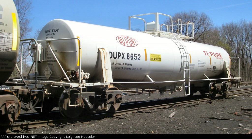 DUPX 8652 in Ti-Pure paint